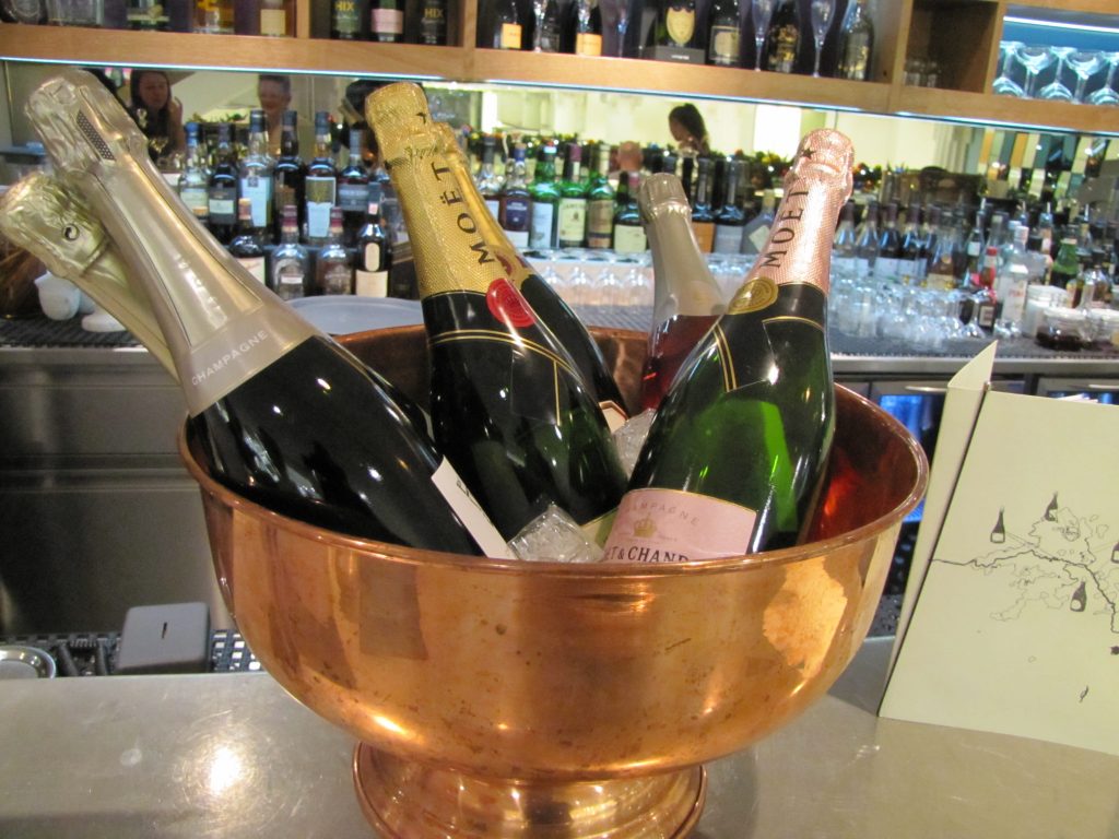 Champagne in the HiX bar - Goldgenie Official Blog